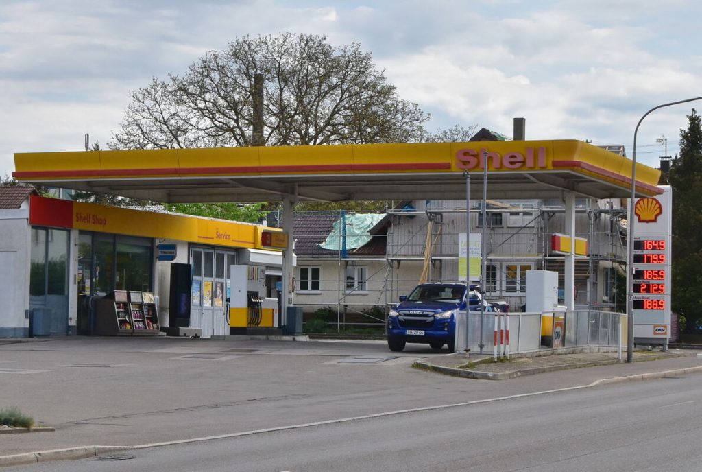 UKIDA SE POZNATA USLUGA: Benzinske crpke u Njemačkoj polako ukidaju ...